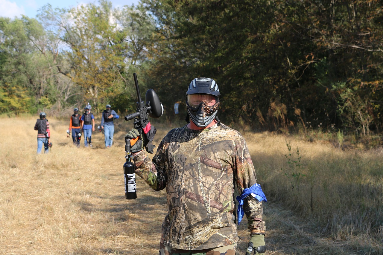 Dlaczego warto wybrać leśne pole do paintballa? – Encyklopedia Życia
